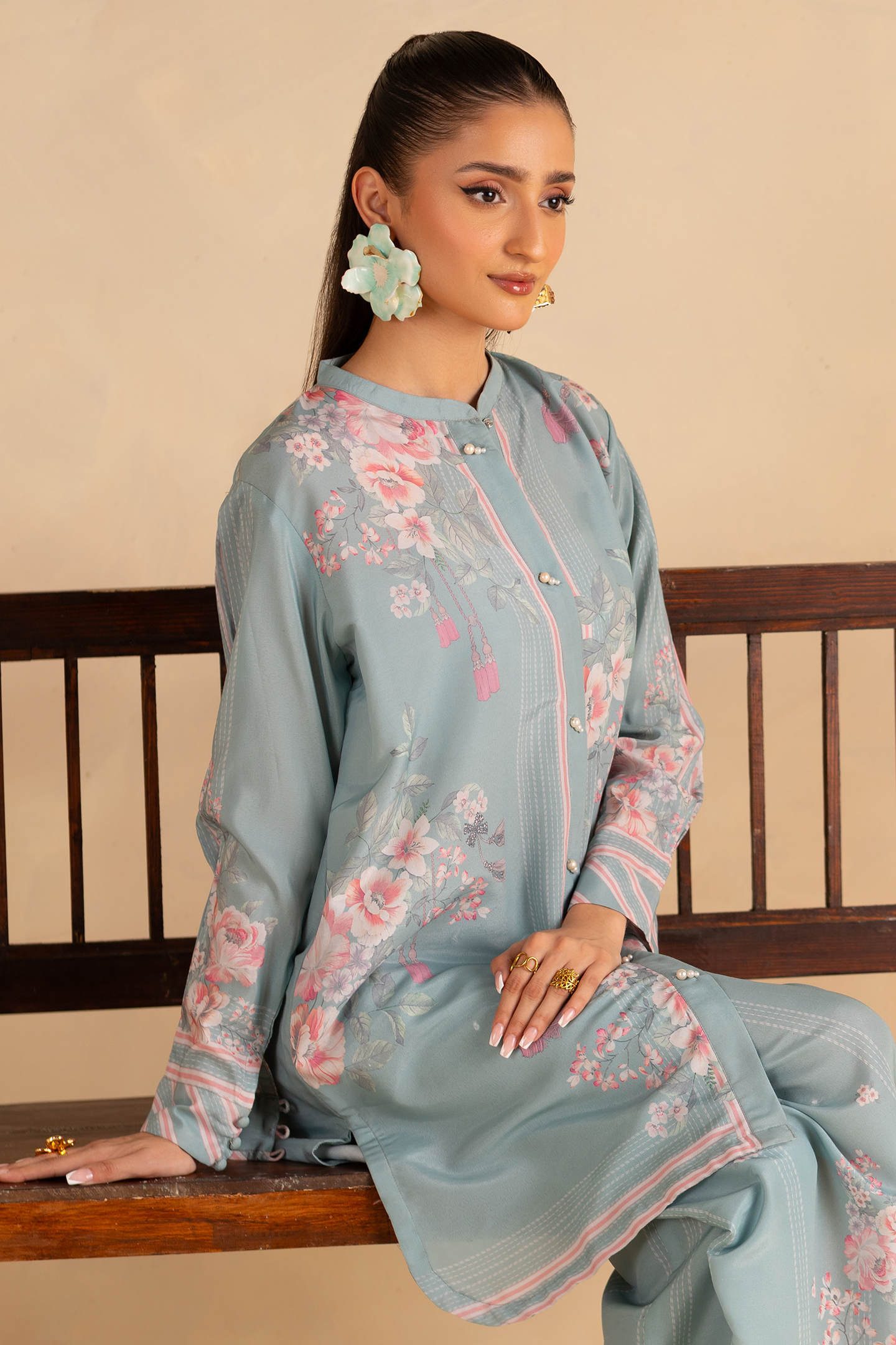 Reflect Studio brings you contemporary women’s clothing in Pakistan.